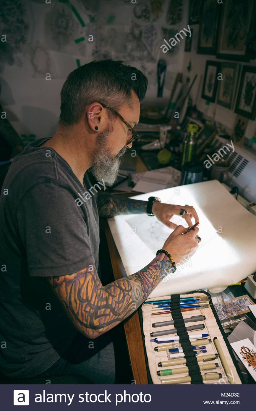 Professional studio light hi-res stock photography and images - Alamy