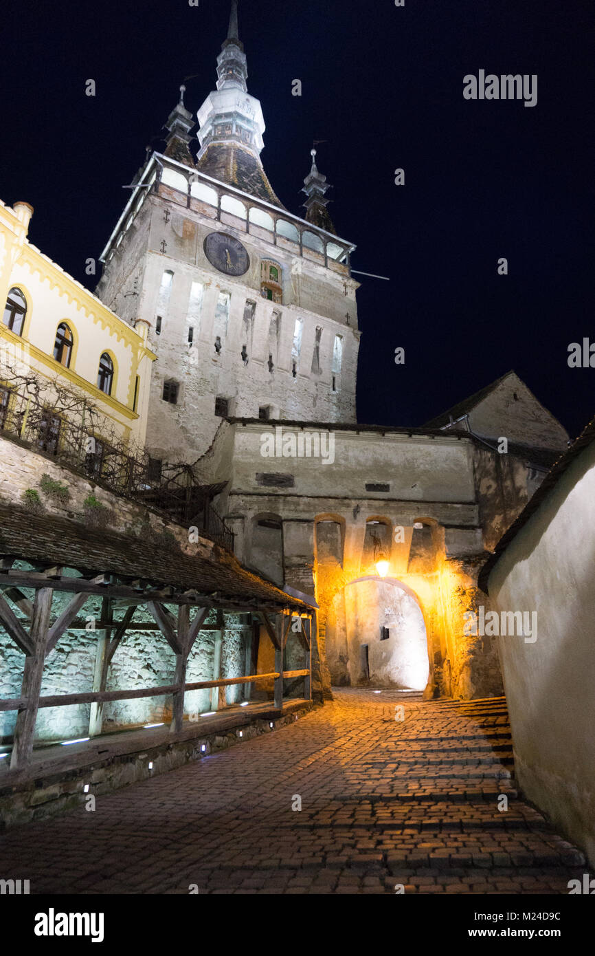 Cobblestone path leading under the Clock Tower of Sighisoara Stock ...