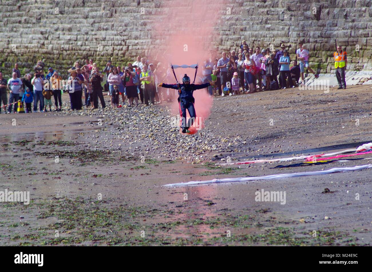 Raf skydiving parachute display team hi-res stock photography and ...