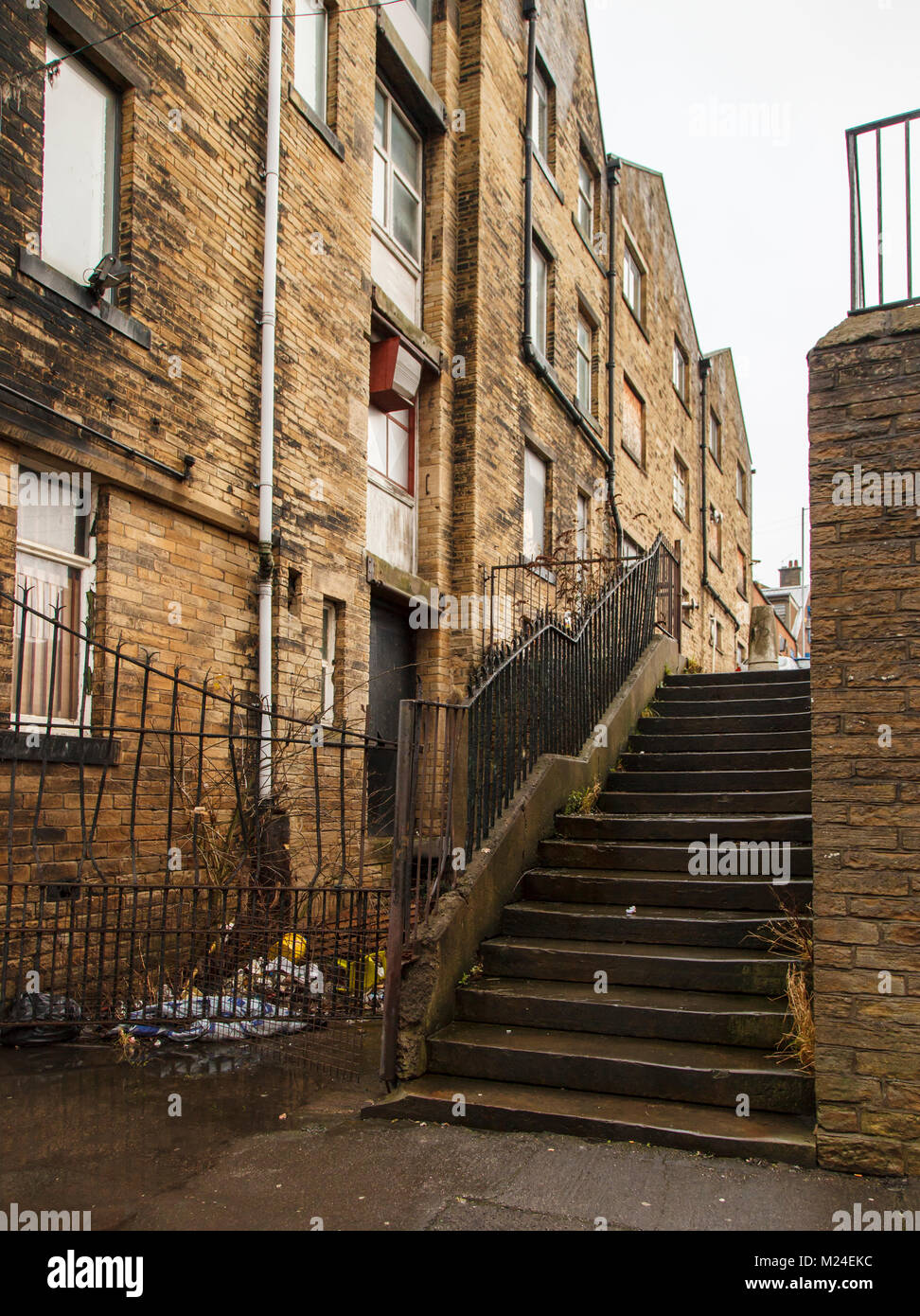 Steps between mlll buildings leading up from Sunbridge Road, Bradford ...