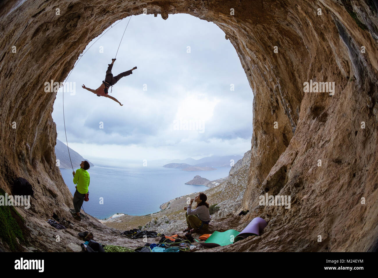 Water falling in cave cave hi-res stock photography and images - Alamy