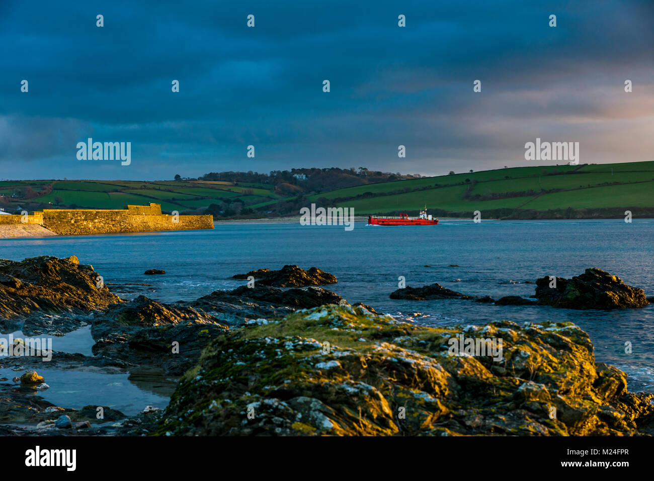 Pulling into par docks hi-res stock photography and images - Alamy
