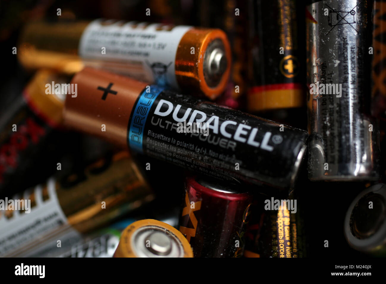 Dead batteries hi-res stock photography and images - Alamy