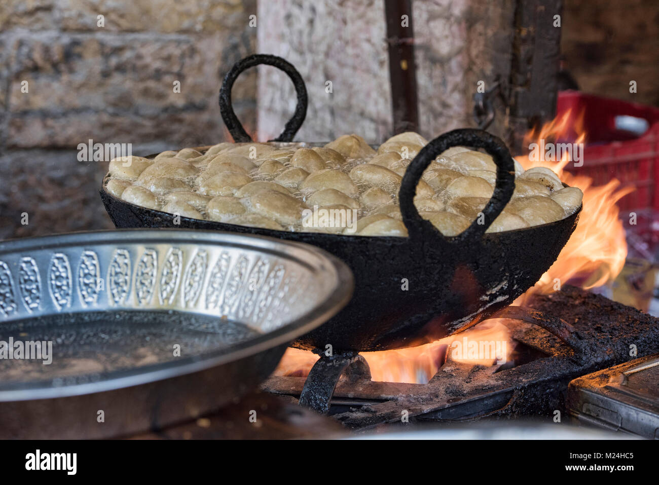 Pani puri stall hi-res stock photography and images - Alamy