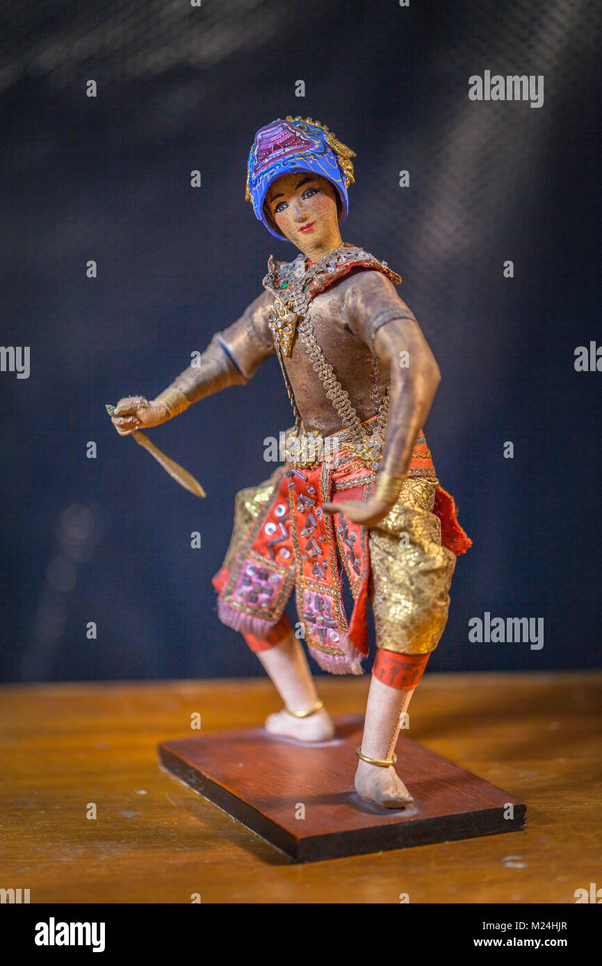 Old puppets hi-res stock photography and images - Alamy