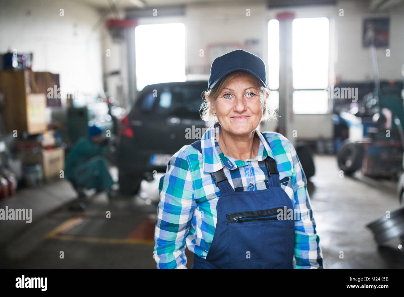 Old garage workshop hi-res stock photography and images - Alamy