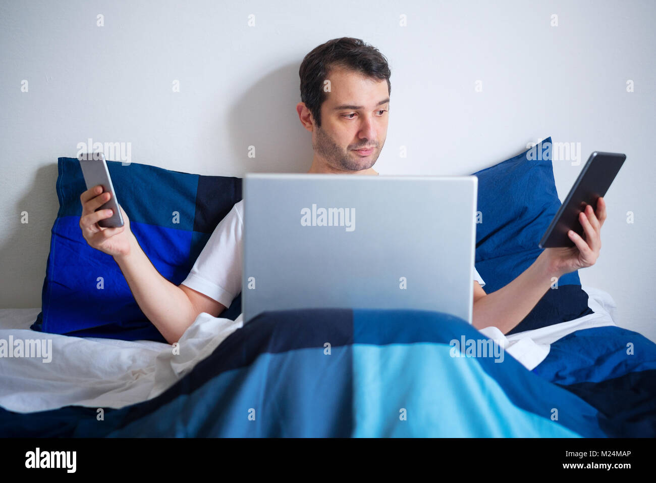 Internet bed hi-res stock photography and images - Alamy