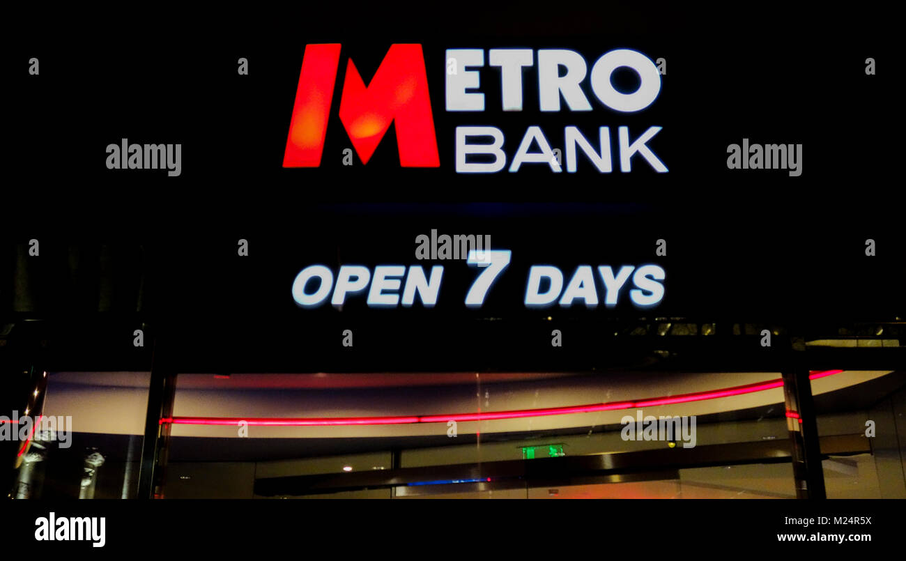 Open 7 days shop sign hi-res stock photography and images - Alamy