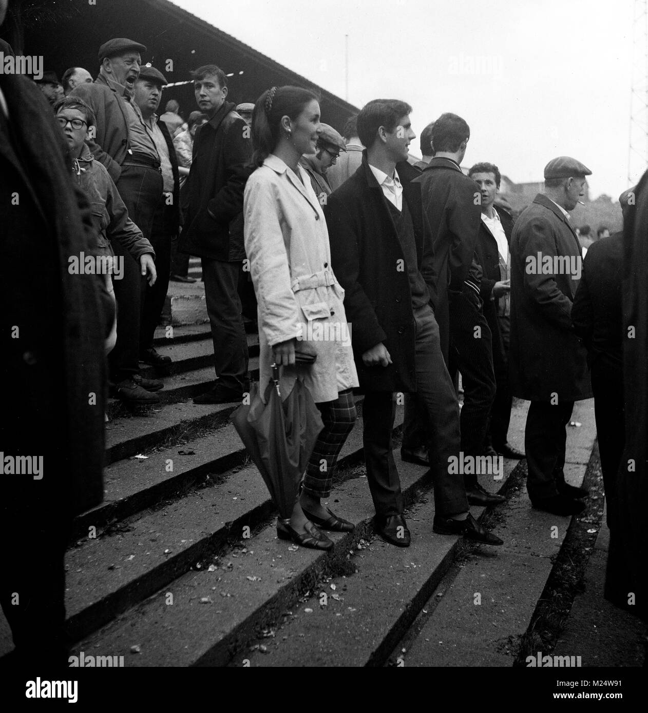 Football supporters 1960s hi-res stock photography and images - Alamy