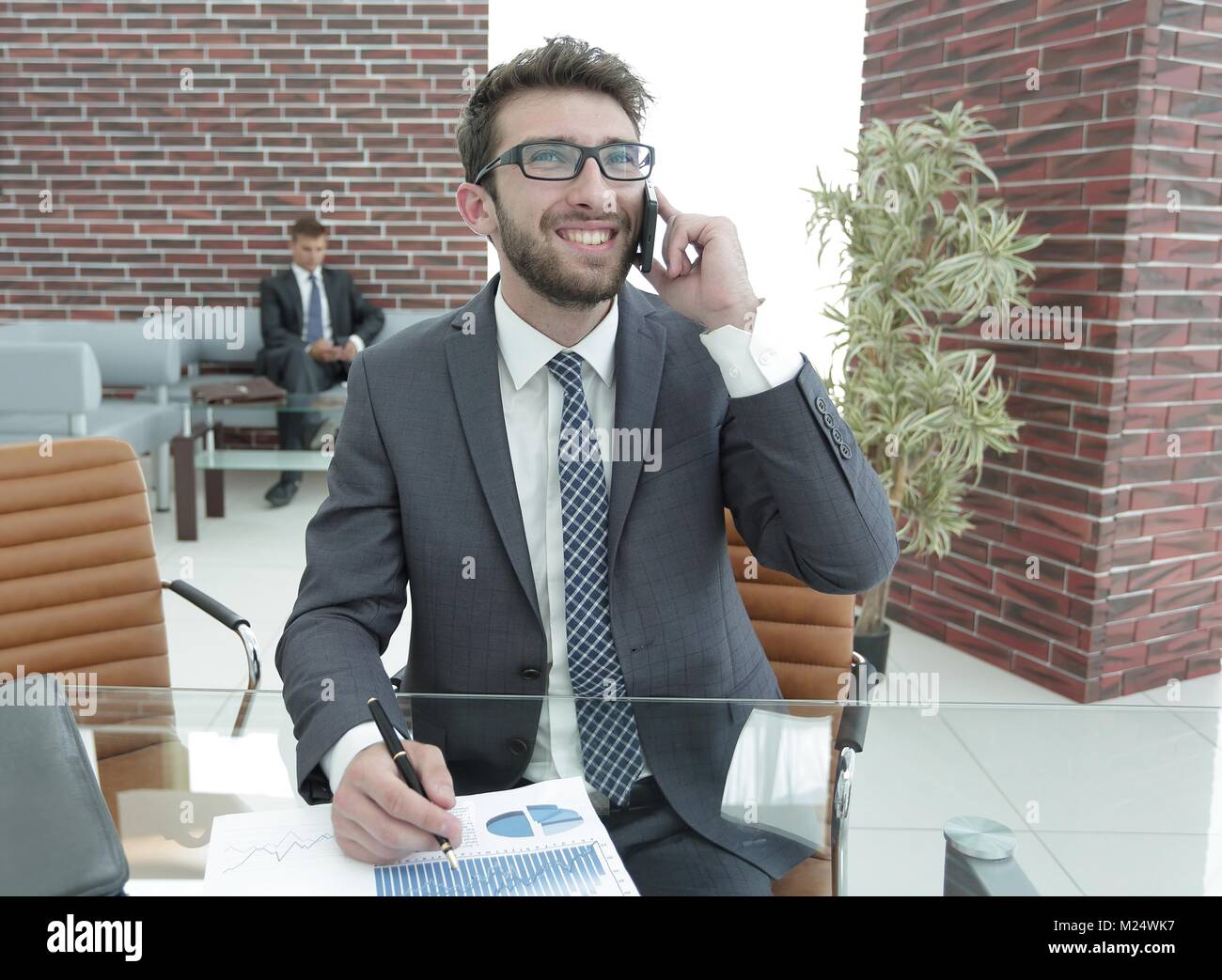 lawyer talking to a client on the smartphone Stock Photo - Alamy