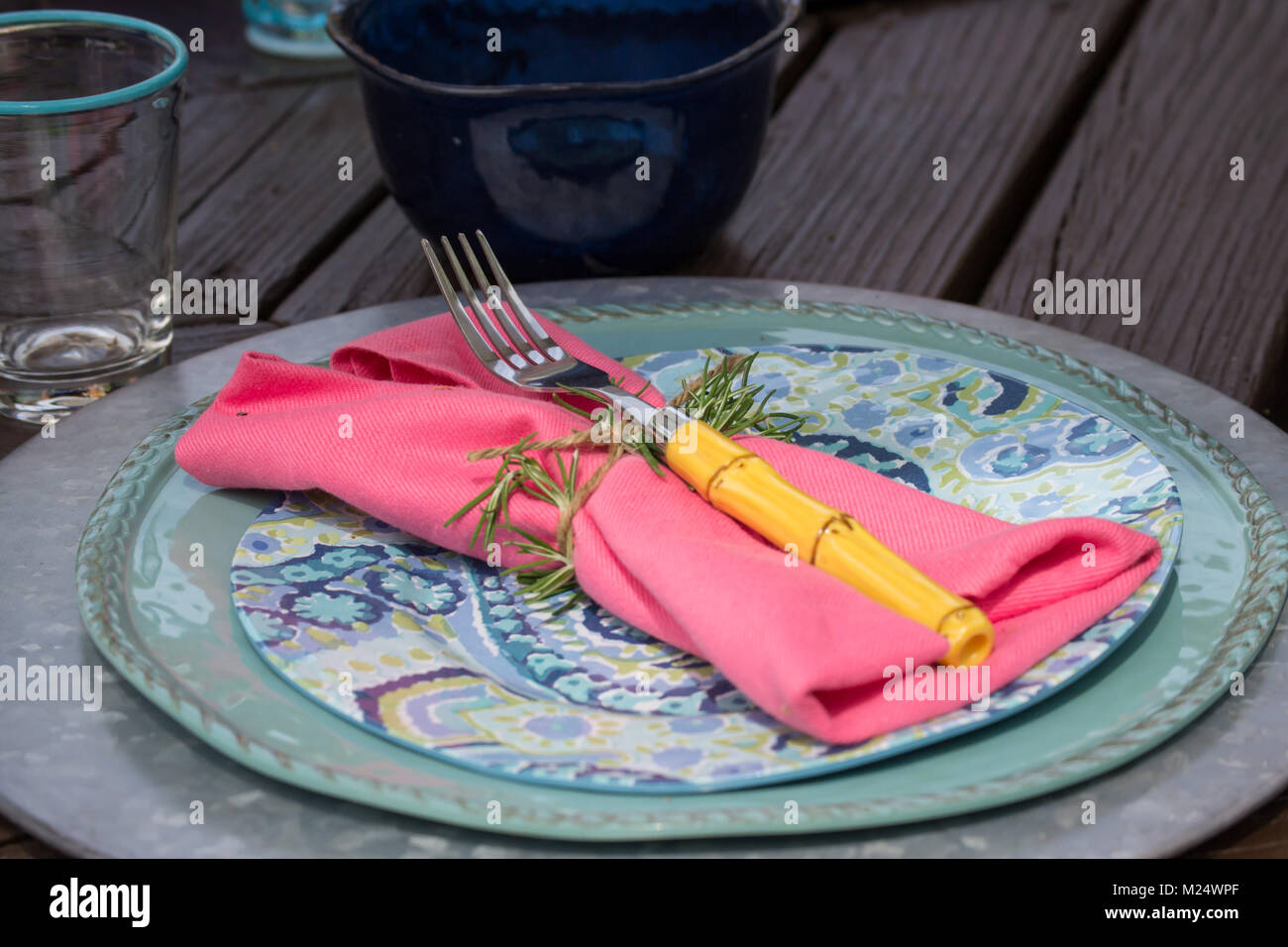 Colorful Summer Placesettings - Outdoor Entertaining Southern ...