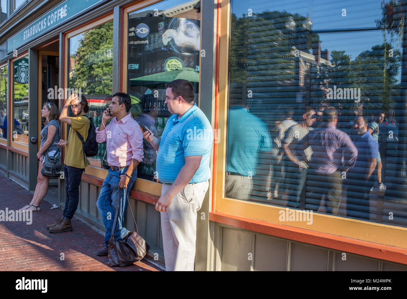 People standing on street hi-res stock photography and images - Alamy