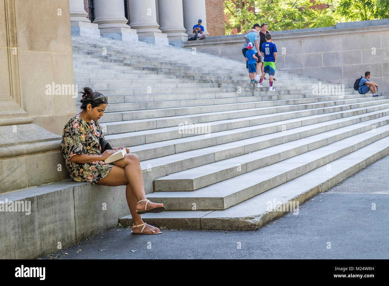 Harvard library hi-res stock photography and images - Alamy