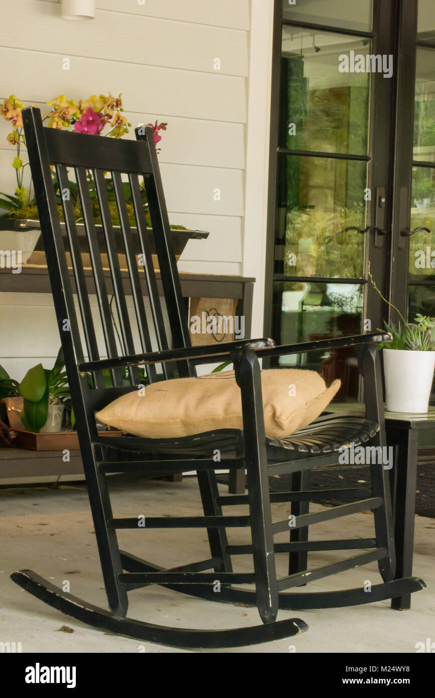 Empty rocking chairs hi-res stock photography and images - Alamy