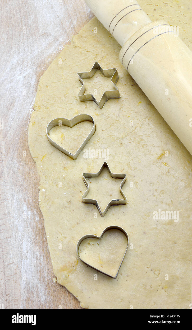 Heart and Star biscuit cutters on dough Stock Photo - Alamy