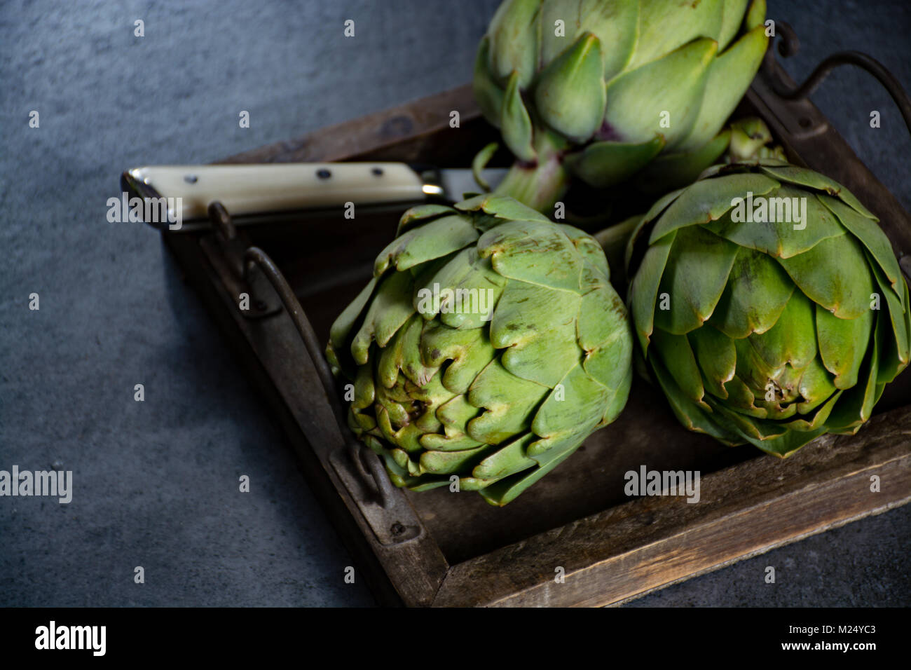 Green ripe raw big artichokes heads ready to cook Stock Photo - Alamy