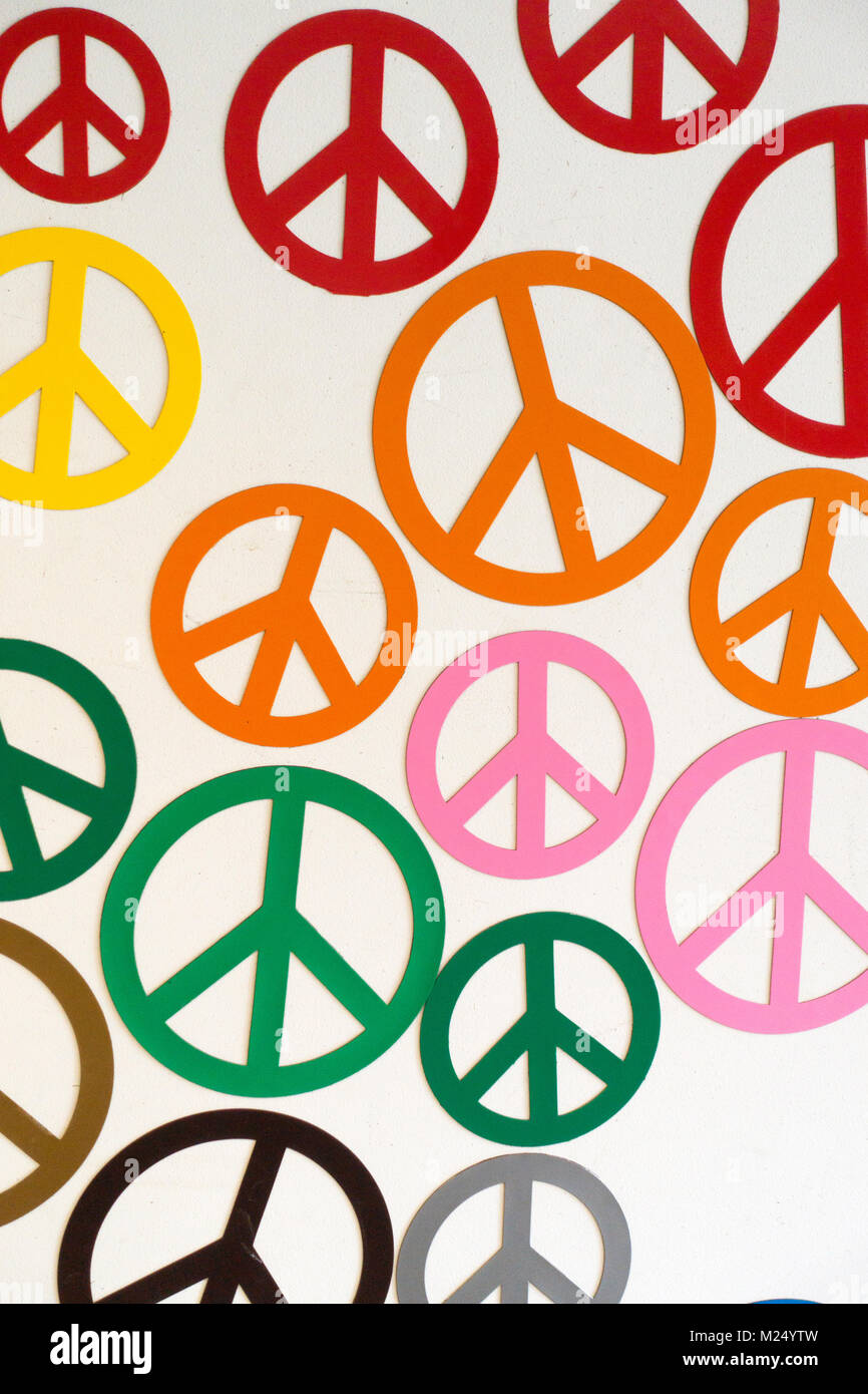 Peace signs hi-res stock photography and images - Alamy