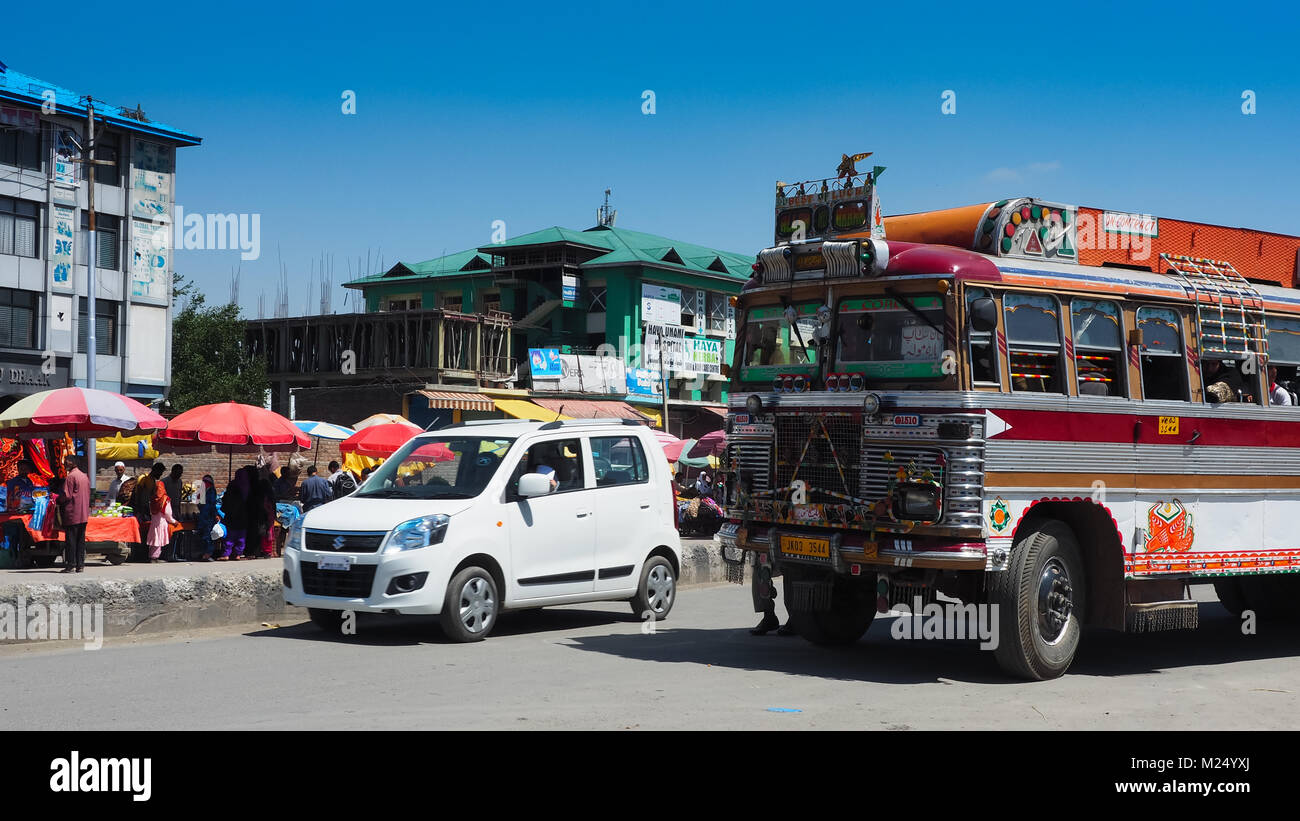Srinagar bus hi-res stock photography and images - Alamy