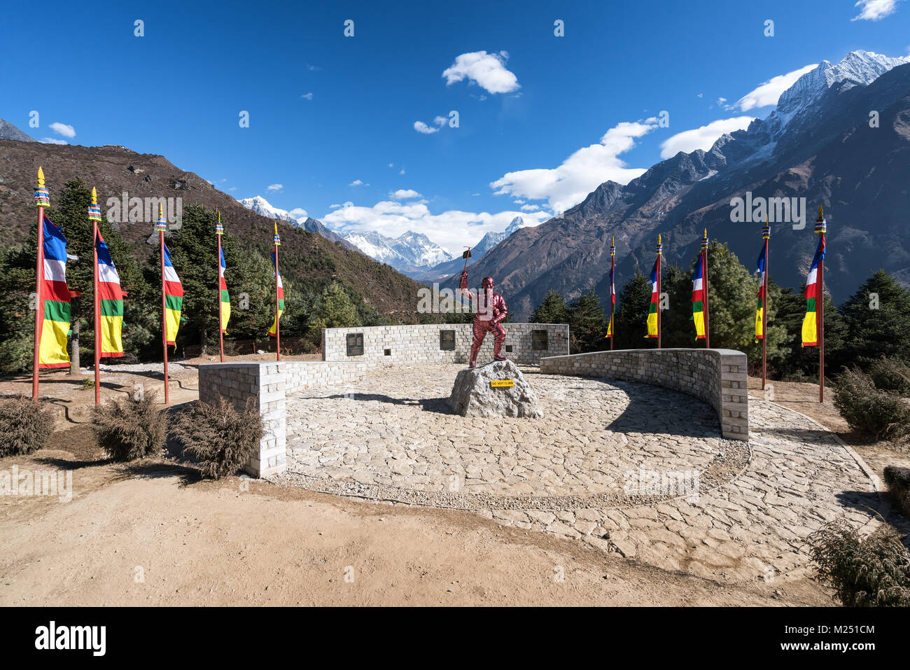 Statue of Tenzing Norgay in Namche Bazaar, Nepal Stock Photo - Alamy