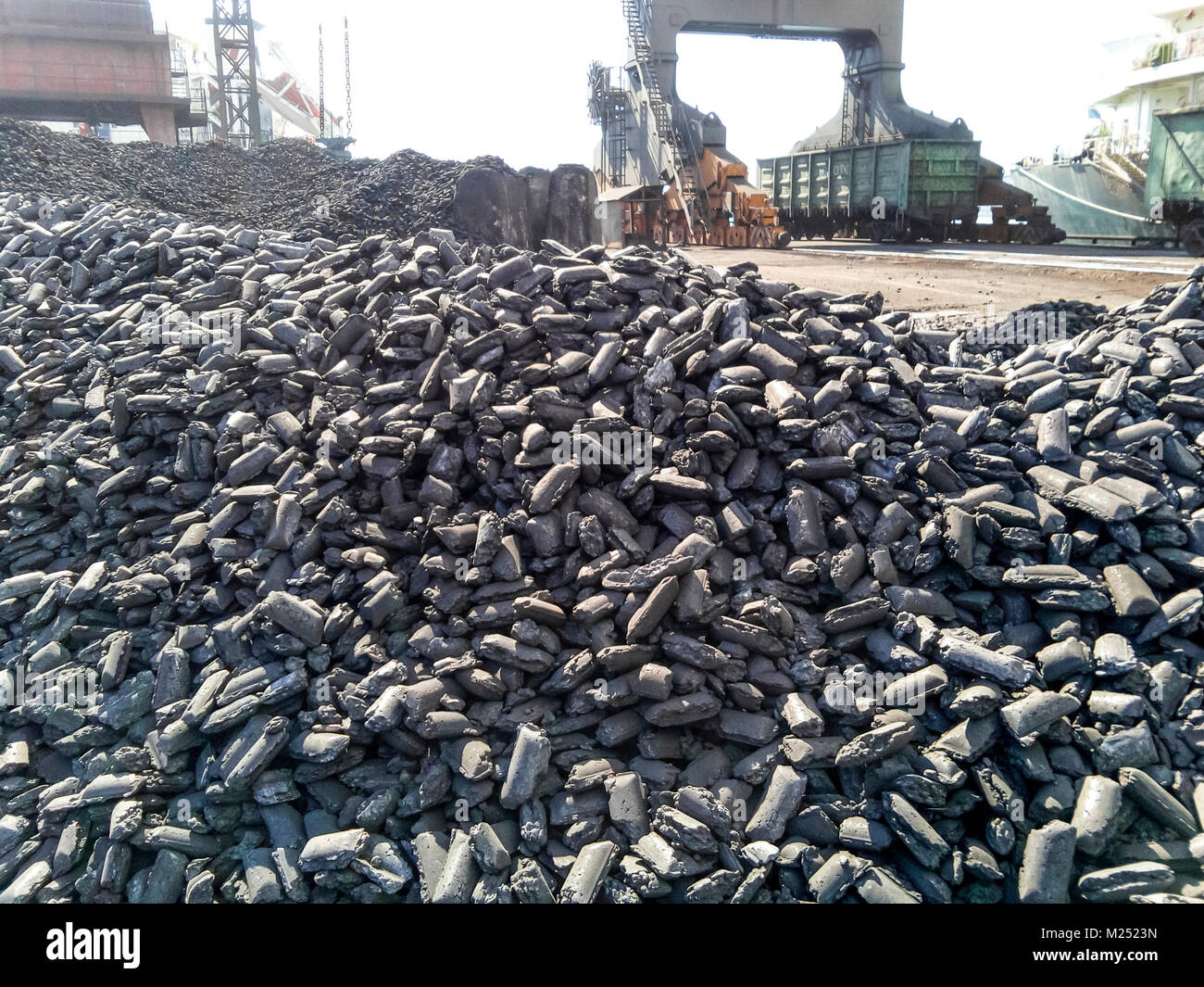 Stock piles for loading hi-res stock photography and images - Alamy