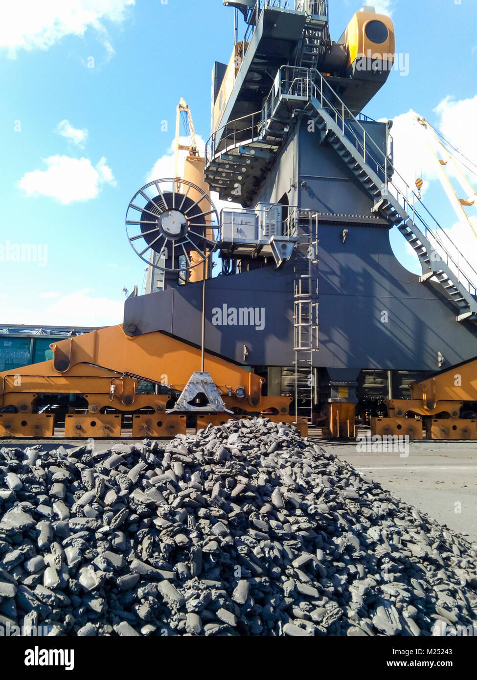 Stock piles for loading hi-res stock photography and images - Alamy