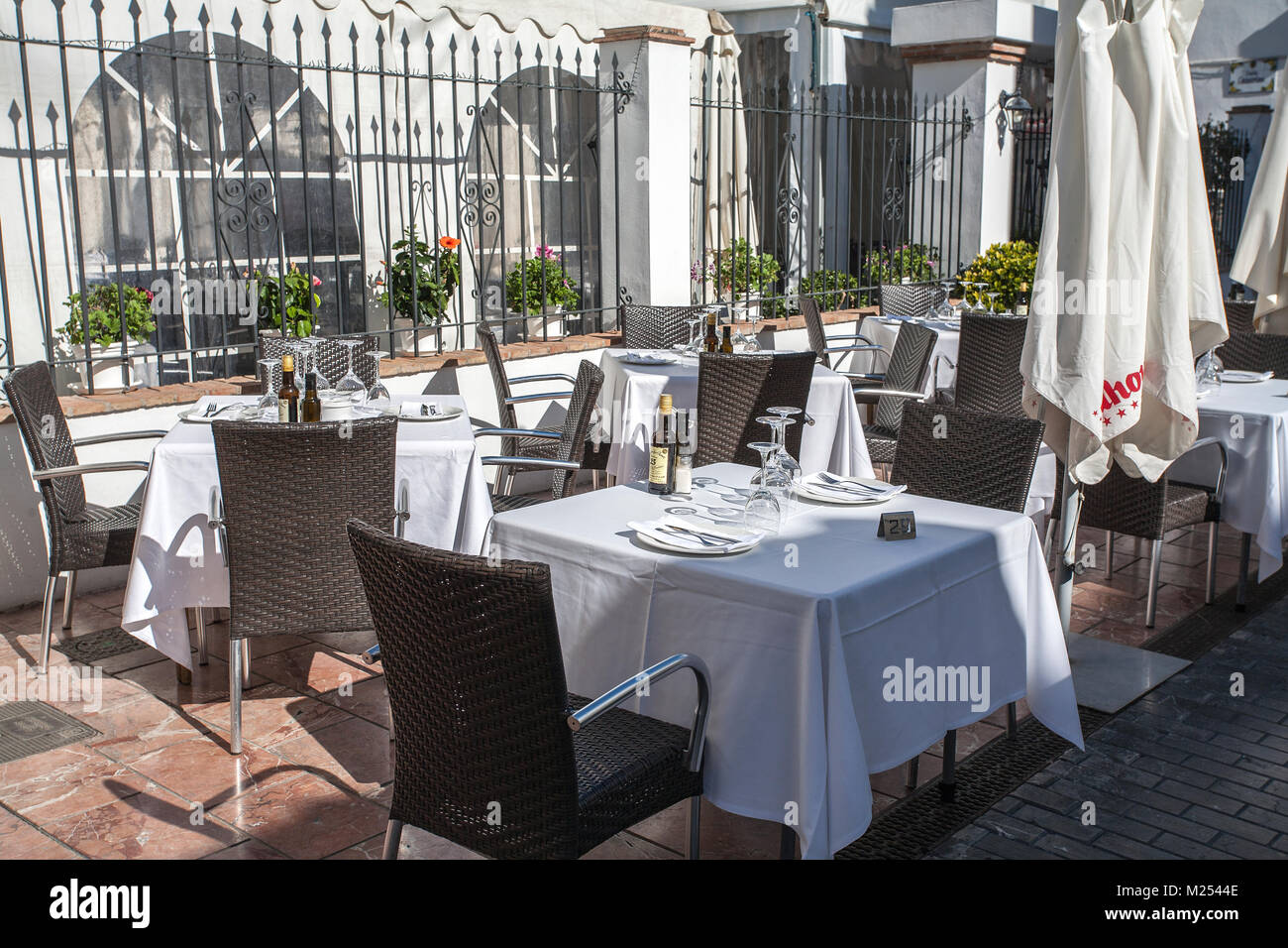 outdoor dining in Spain Stock Photo - Alamy