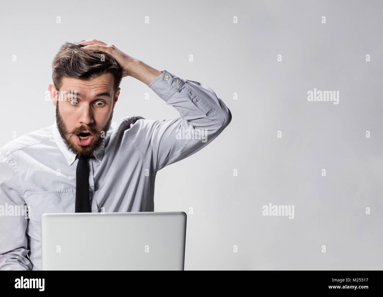 Man office desk scared hi-res stock photography and images - Alamy