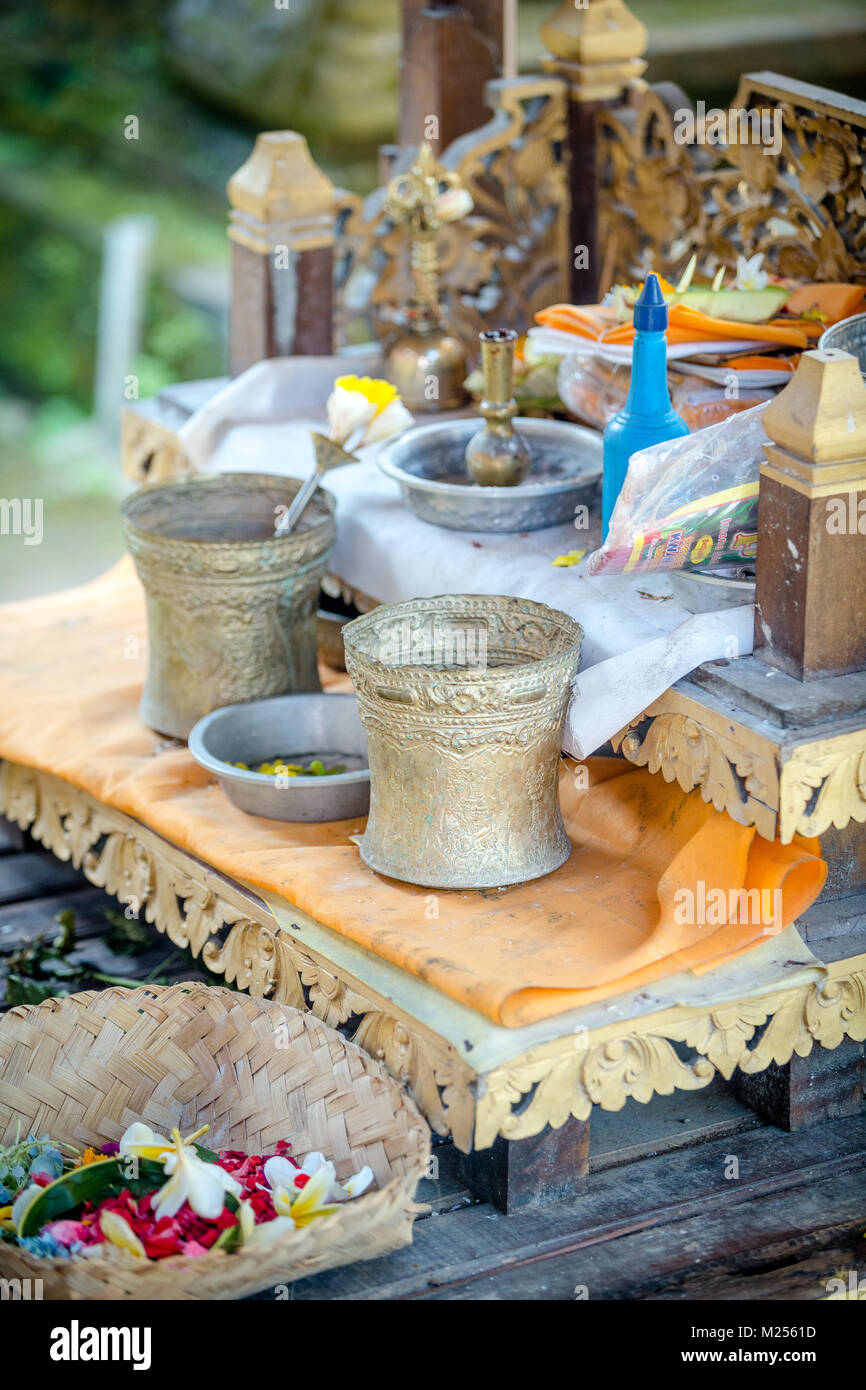 Traditional balinese offerings to Gods Stock Photo - Alamy