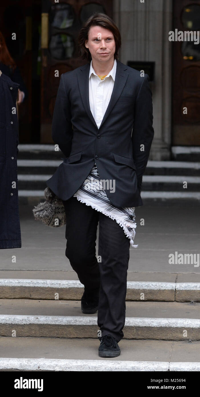 Alleged computer hacker lauri love outside royal courts justice hi-res ...