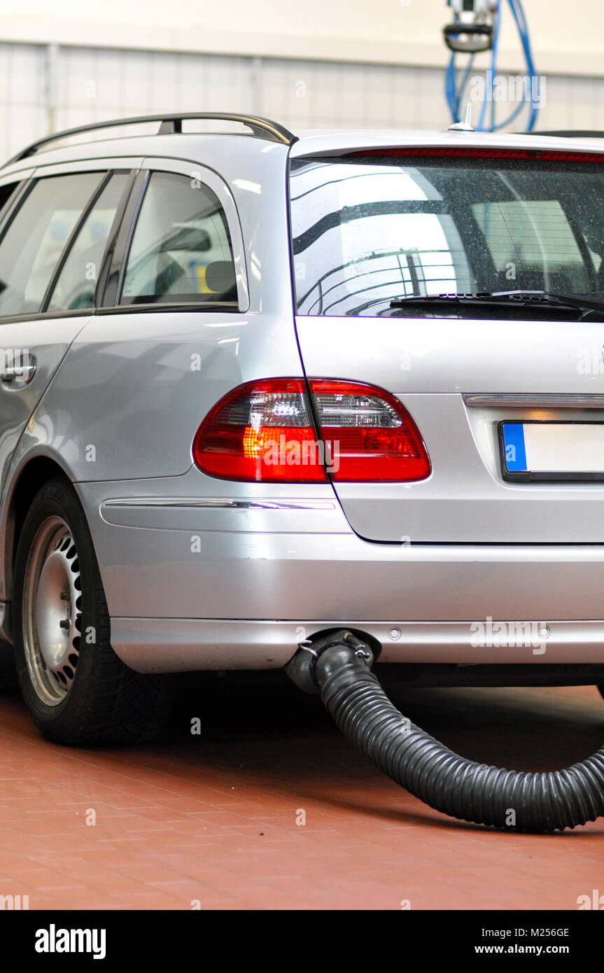 Emission test car hi-res stock photography and images - Alamy