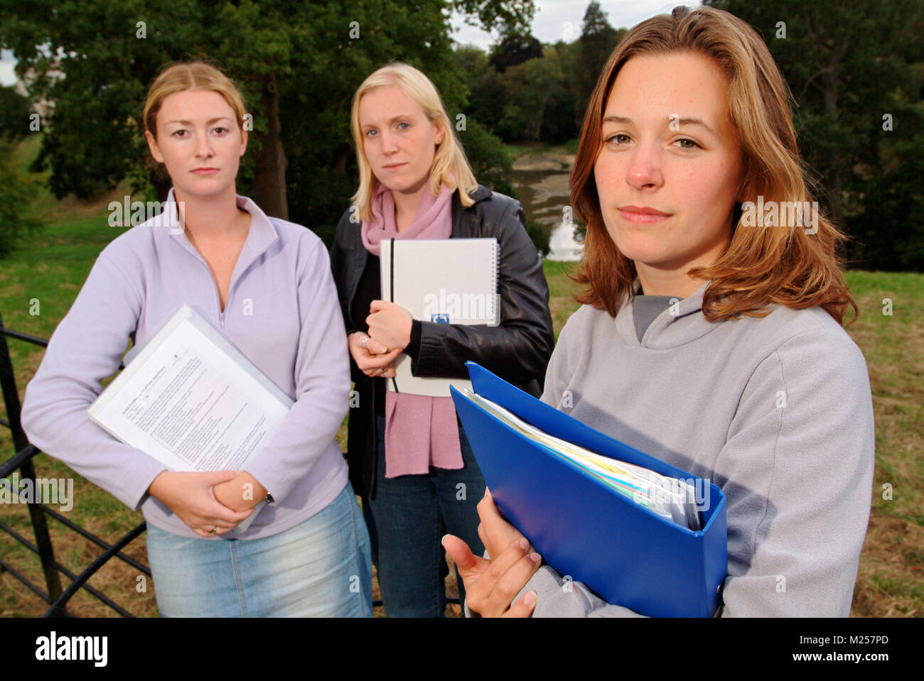 Three female students at Bath Spa University Stock Photo - Alamy