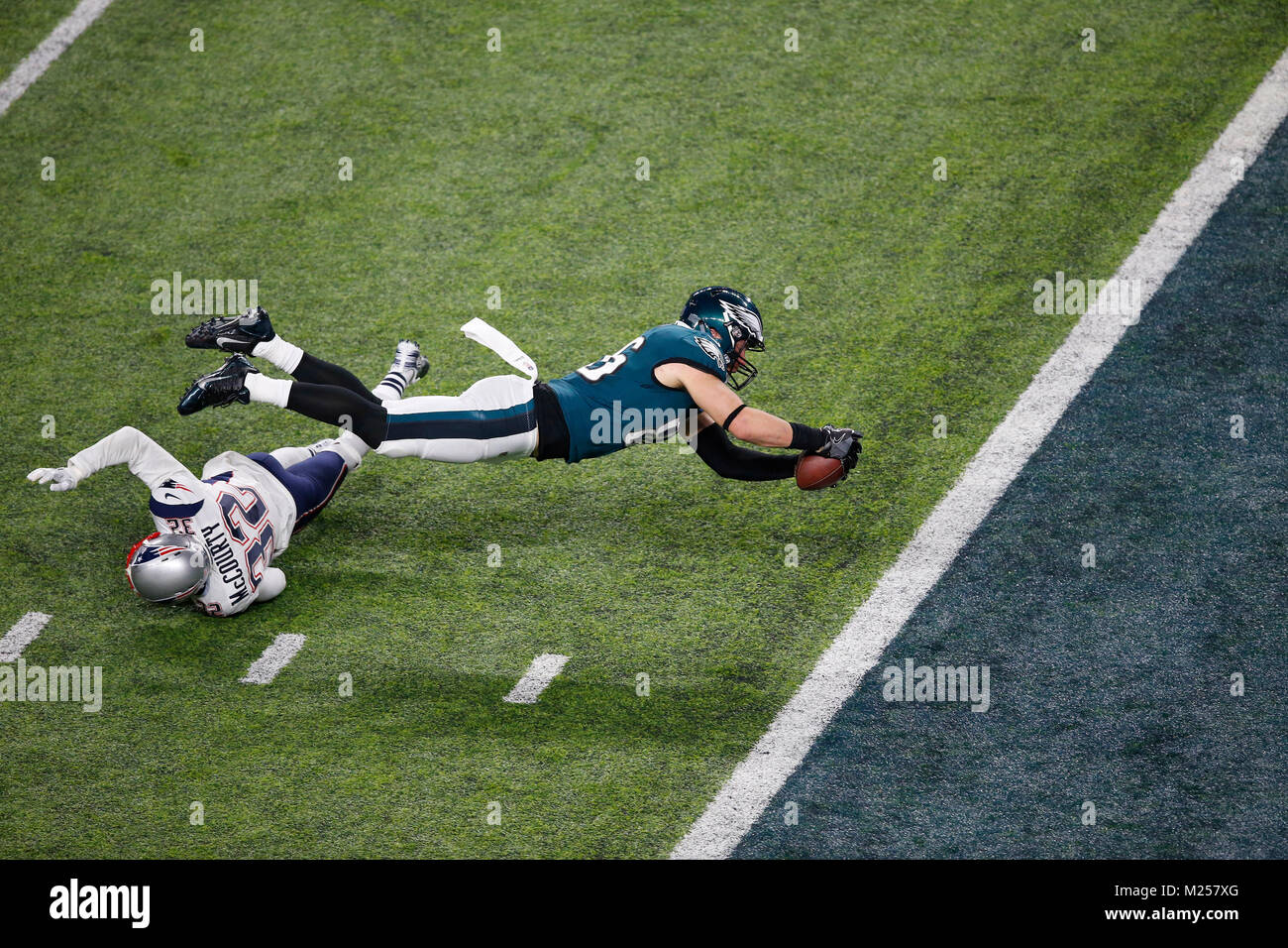 Minneapolis, USA. 4th Feb, 2018. Philadelphia Eagles tight end Zach Ertz (86) dives for a ...