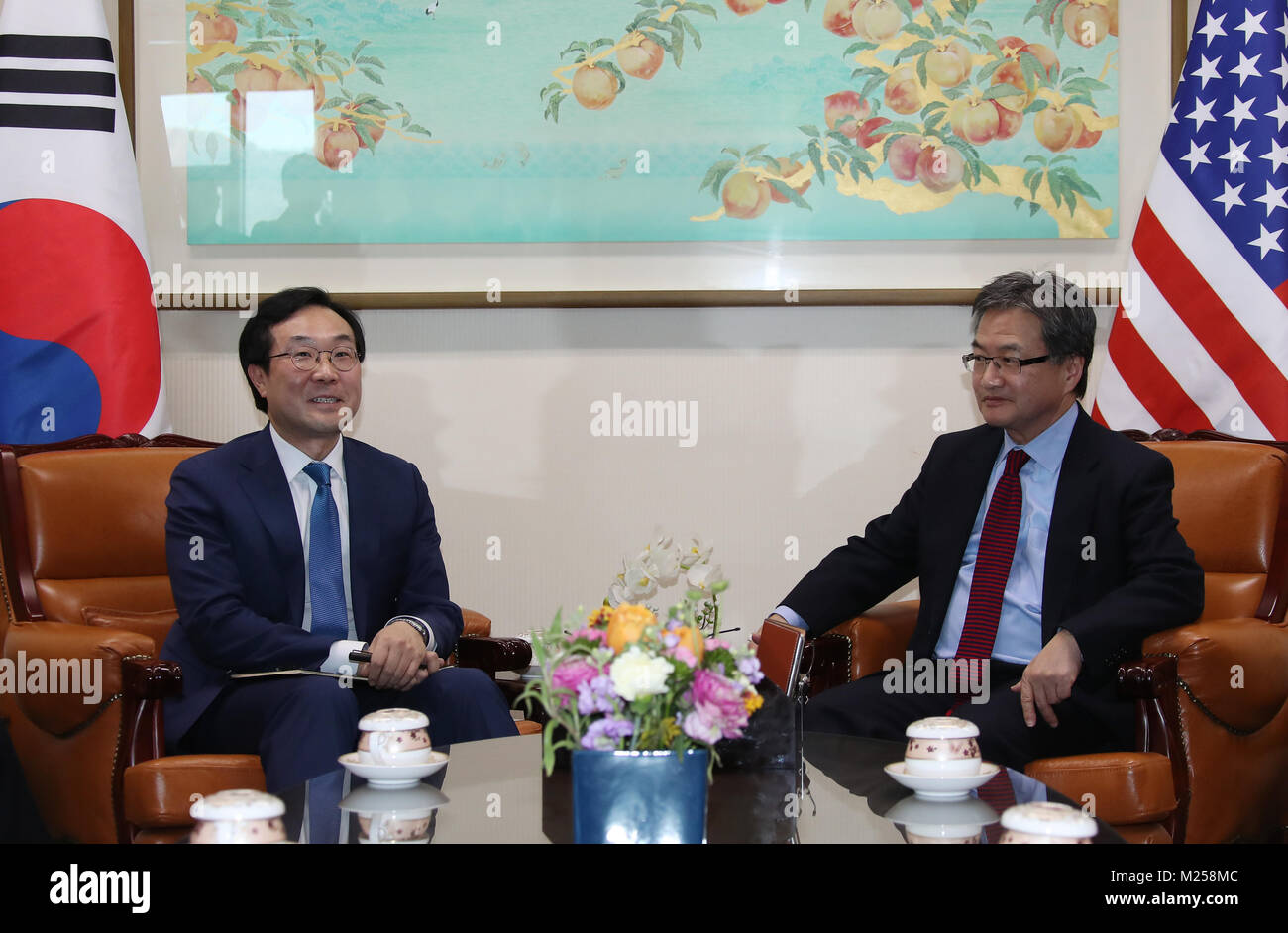 05th Feb, 2018. S. Korean, U.S. chief nuke envoys Lee Do-hoon (L ...
