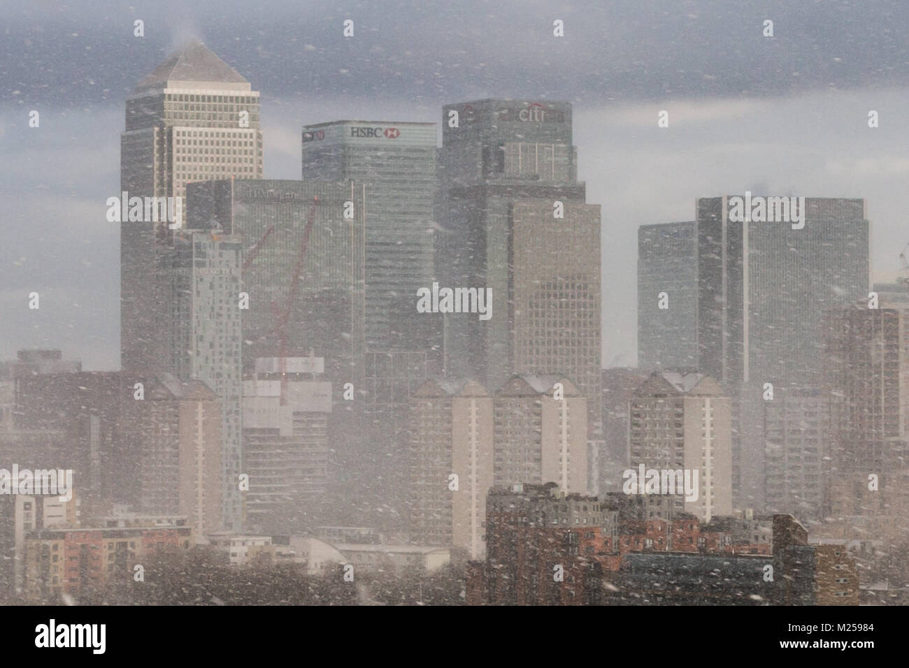London, UK. 5th Feb, 2018. UK Weather: A brief but intense snow ...