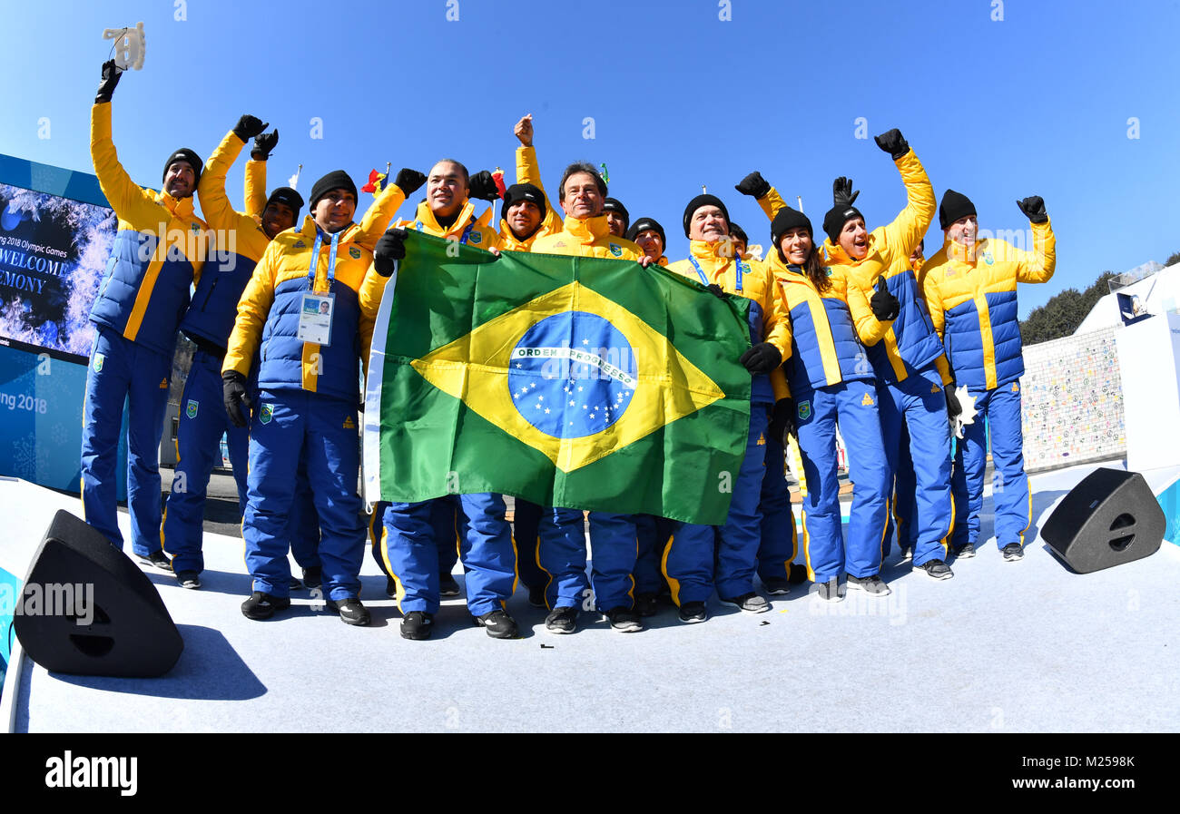 Pyeongchang, South Korea. 05th Feb, 2018. Brazilian athletes hold a ...