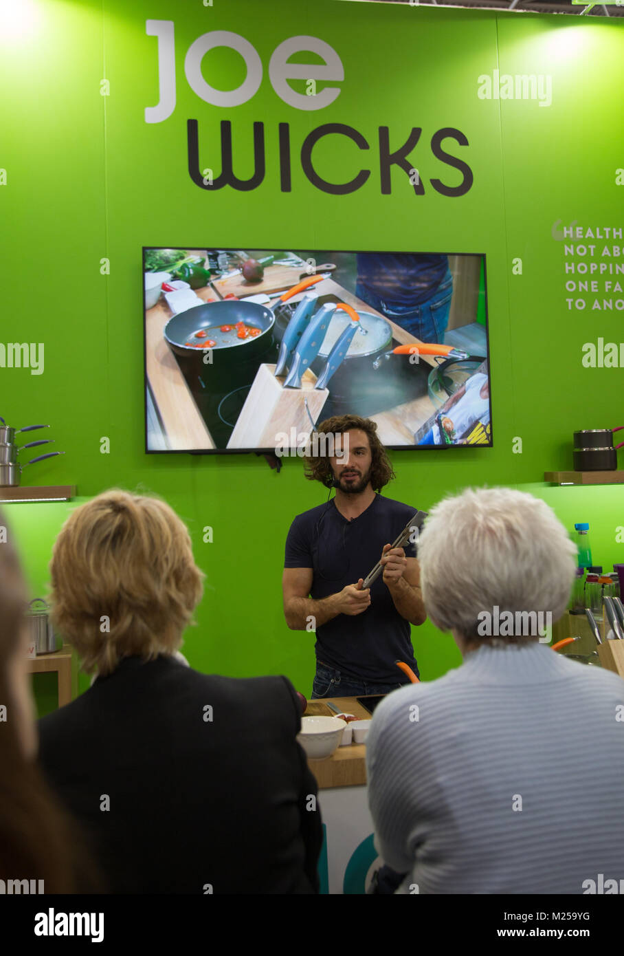 Joe wicks body coach hi-res stock photography and images - Alamy