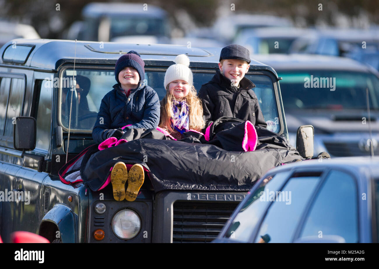 Point to point horse land rover hi-res stock photography and images - Alamy