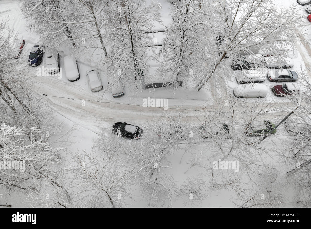 Snowfall city hi-res stock photography and images - Alamy