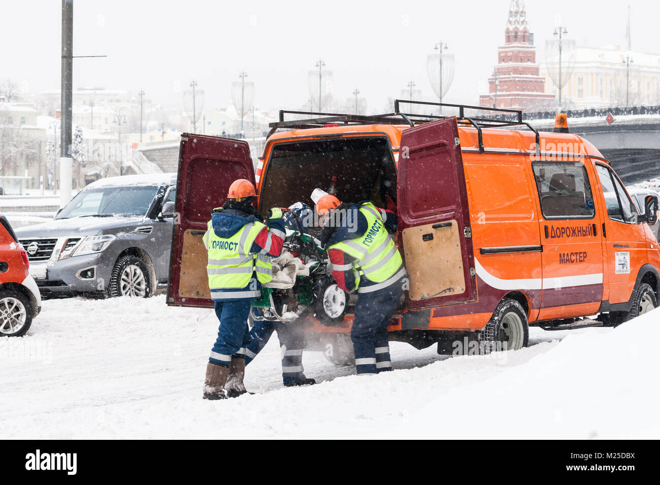 Russian weather, Moscow. Monday, February 5, 2018. The city revives ...