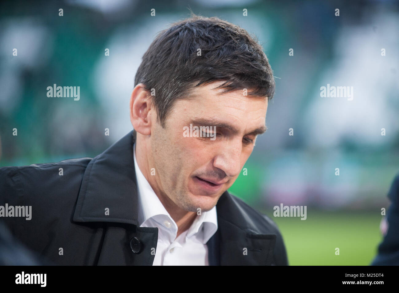 Wolfsburg, Deutschland. 03rd Feb, 2018. Tayfun KORKUT (S) blickt after ...