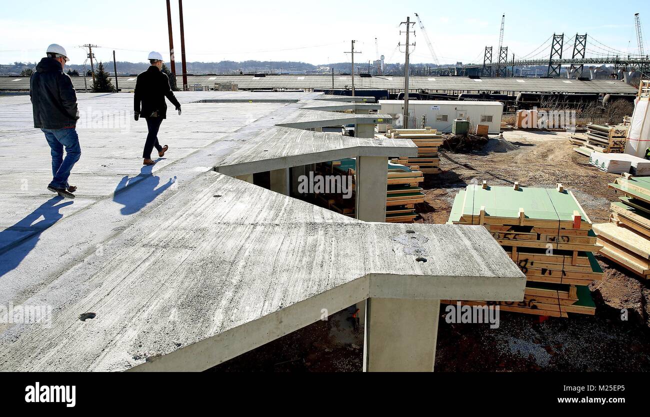 Bettendorf, Iowa, USA. 1st Feb, 2018. Steve Pennock, left Project ...