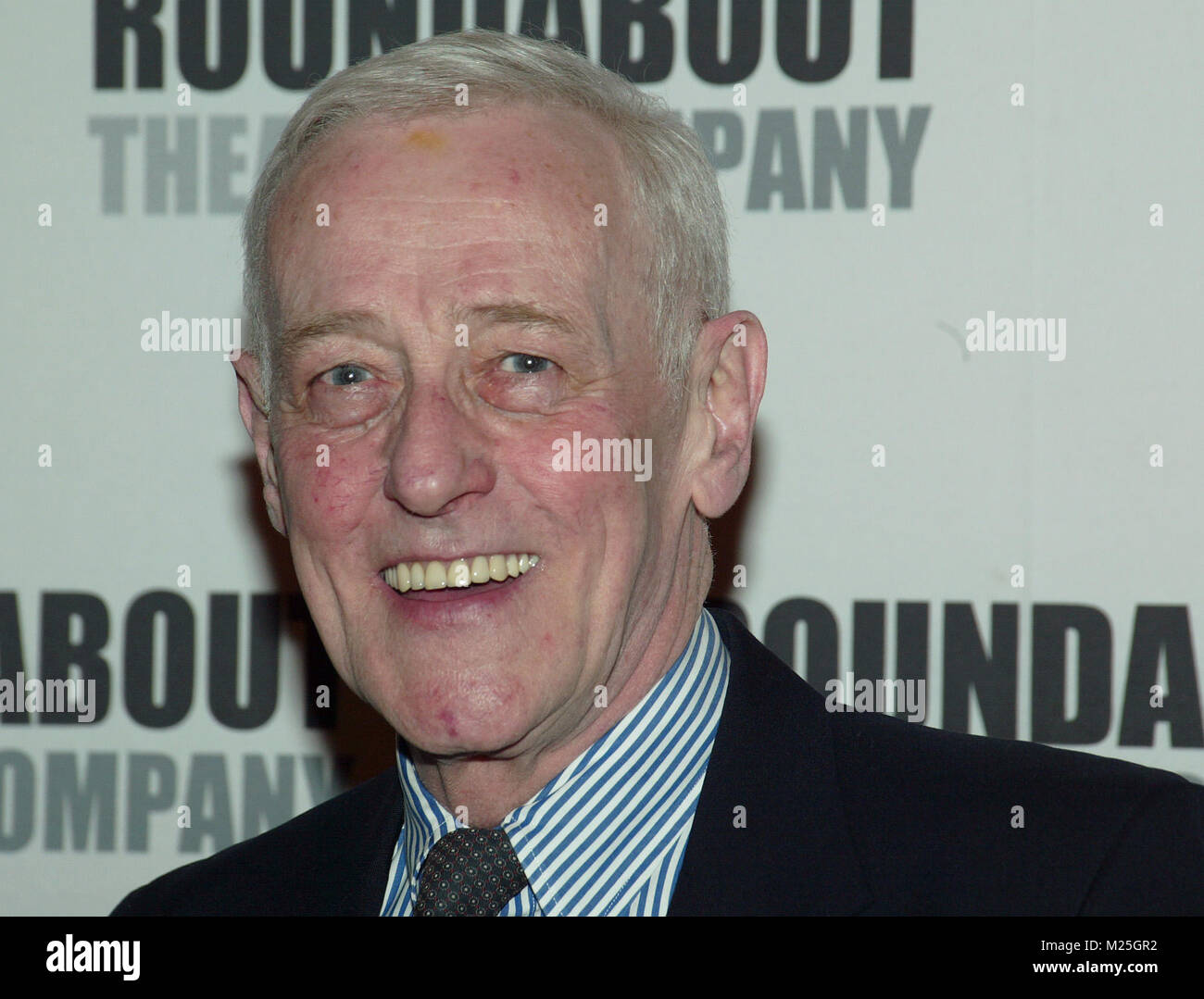 Frasier tv show john mahoney hi-res stock photography and images - Alamy
