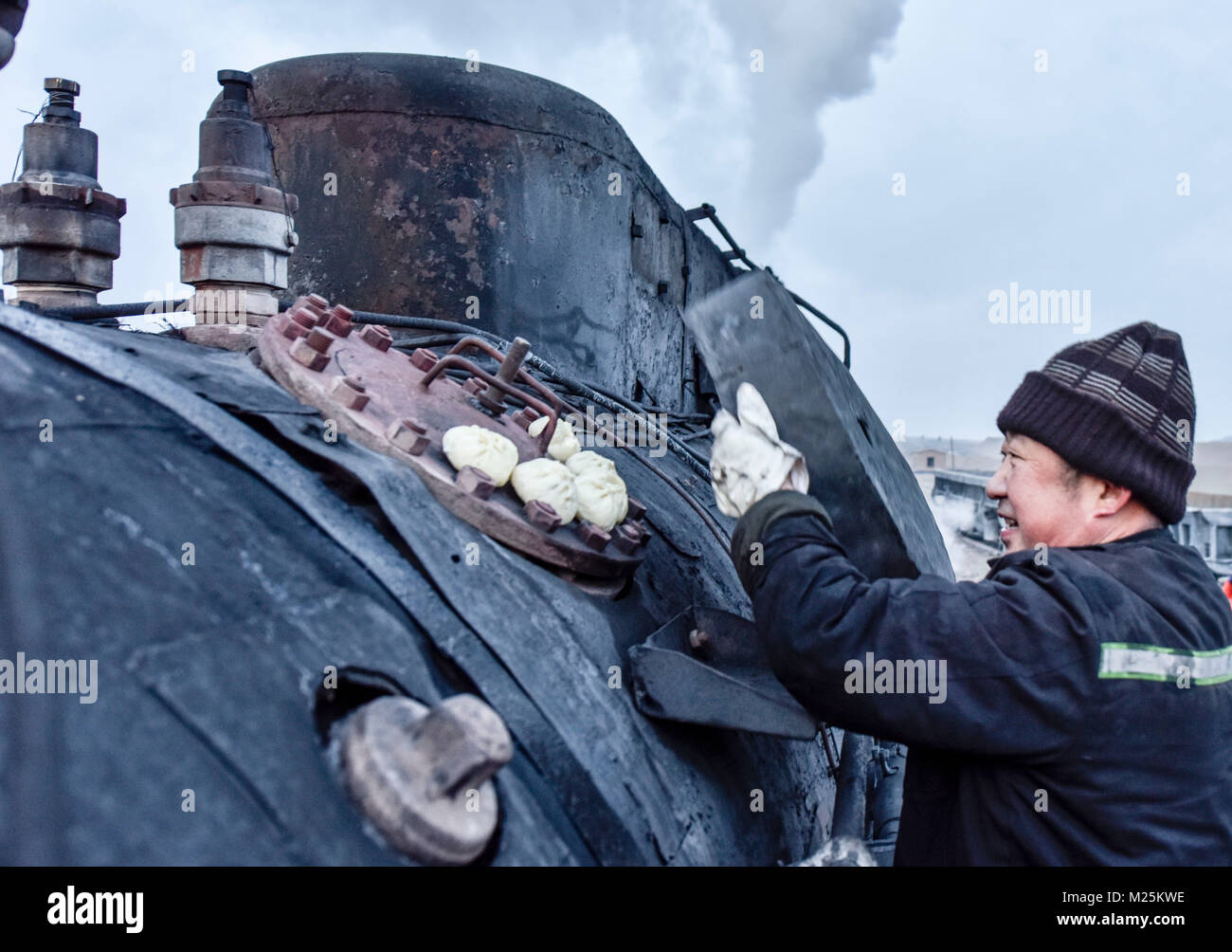 Assistant steam locomotive driver hi-res stock photography and images ...