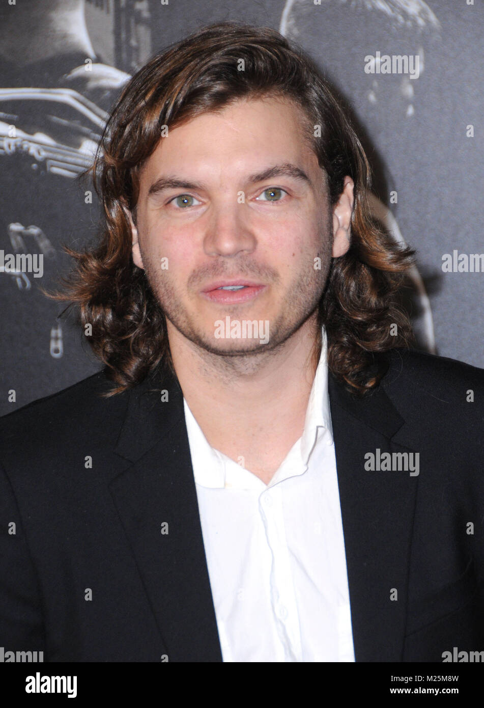 Emile Hirsch And Holliday Grainger Kissing