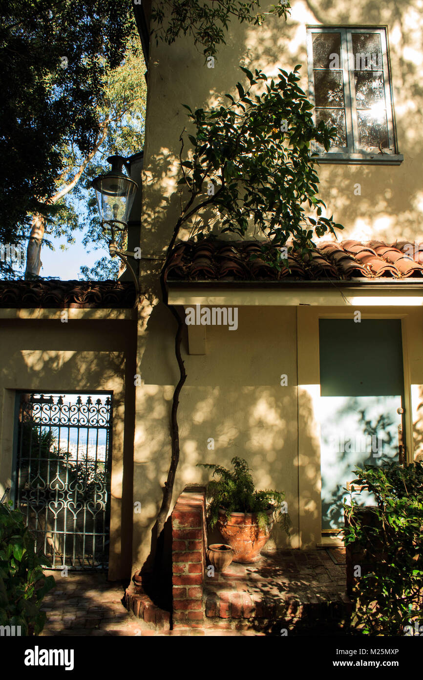 House shadows hi-res stock photography and images - Alamy