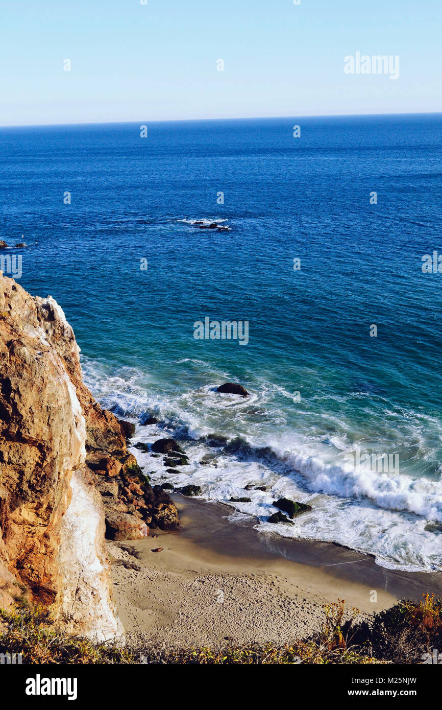 View of ocean at Point Dume in Malibu from a cliff Stock Photo - Alamy