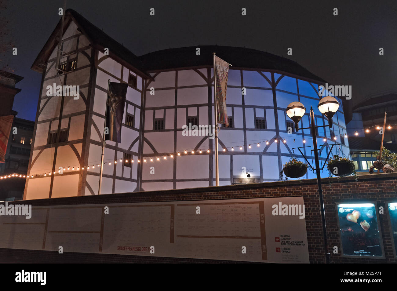 Elizabethan theatre globe theatre hi-res stock photography and images ...