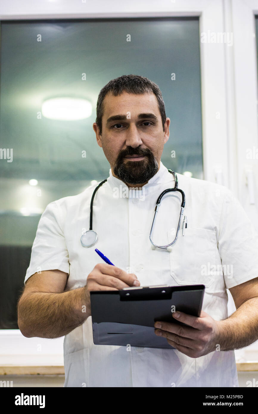 Doctor prescribing hi-res stock photography and images - Alamy