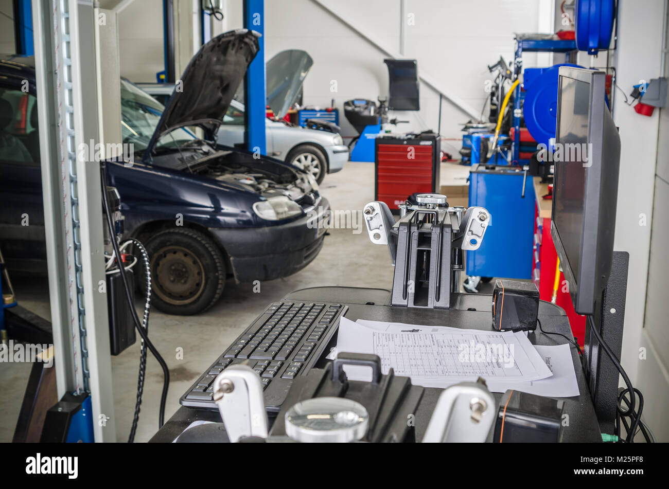 Garage, workshop on repair and maintenance of vehicles Stock Photo - Alamy