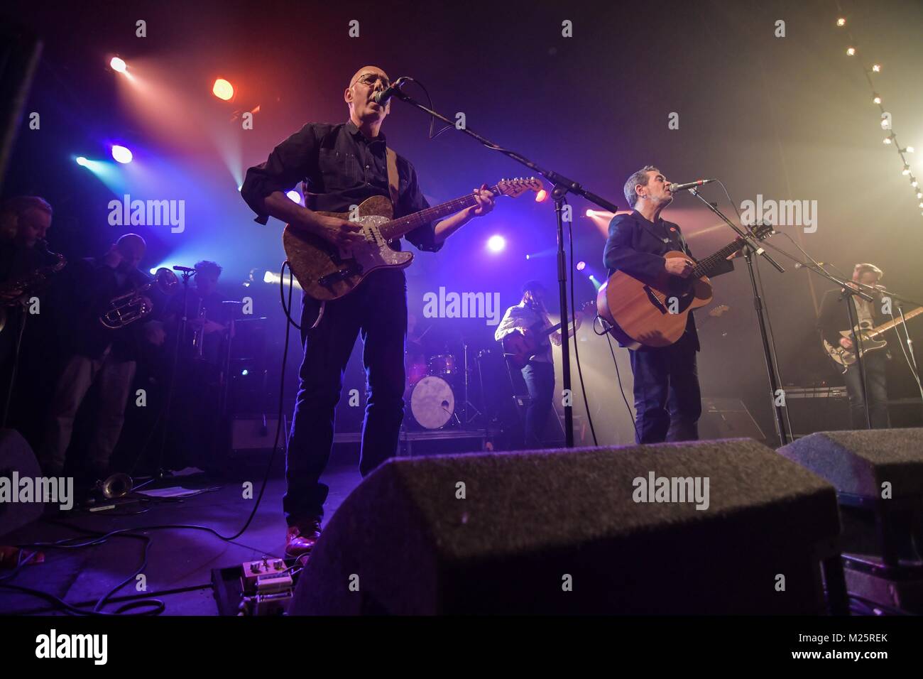 Michael head and the Red Elastic Band playing Invisible Wind Factory ...